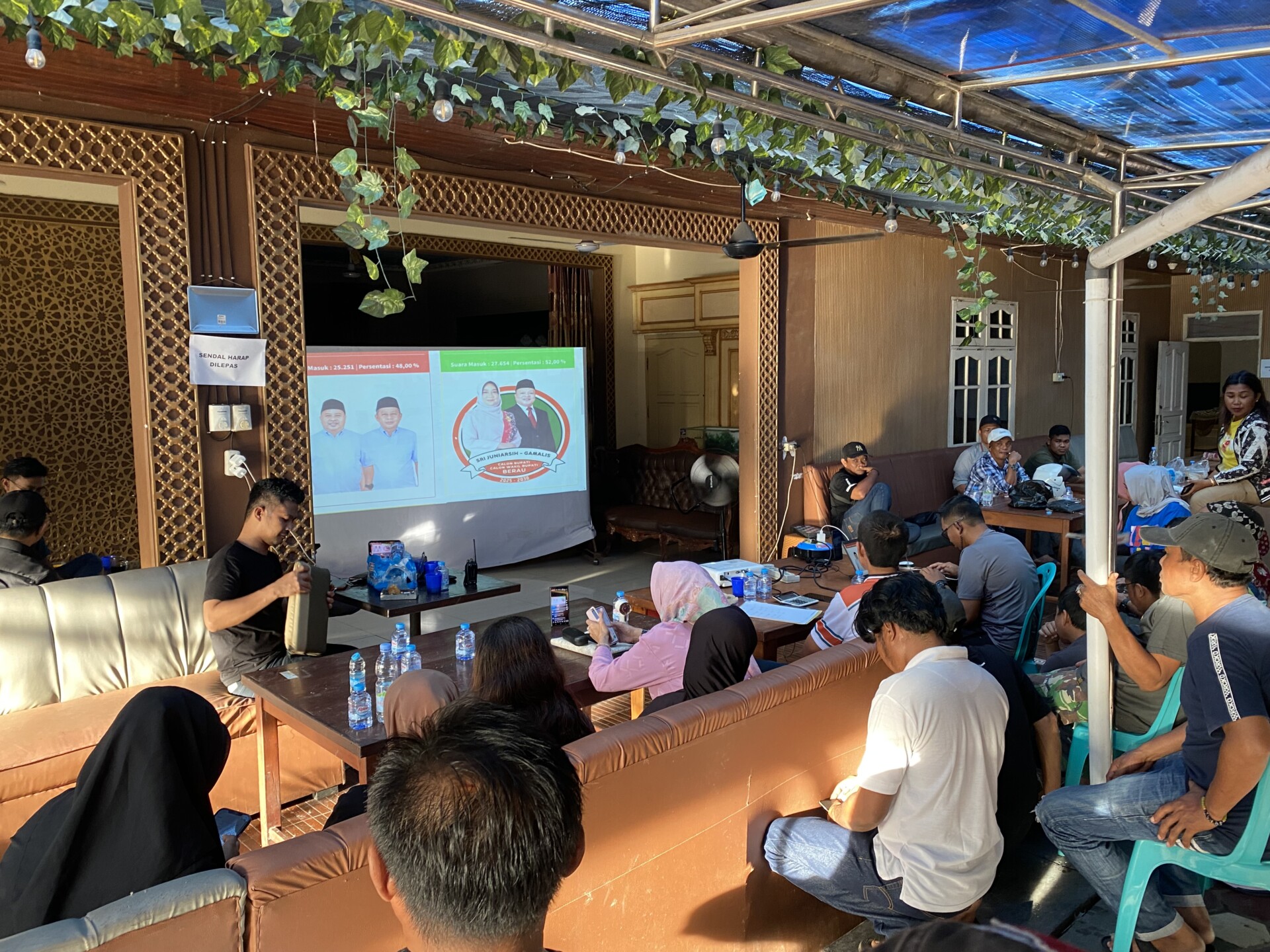 Quick Count Sementara tim SraGam, Sri Juniarsih Unggul 52 Persen, MPAW 48 Persen - Sumber ...